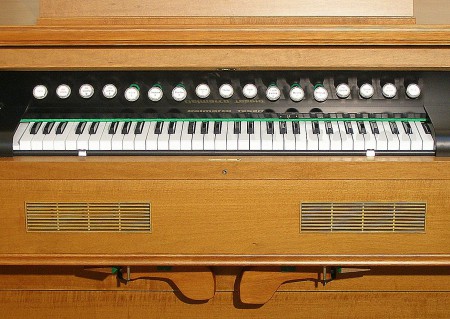 Armonio / Harmonium :: Alquiler Instrumentos Musicales Infrecuentes