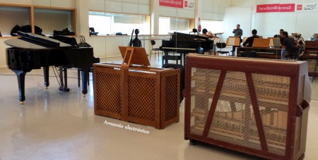 Armonio electrónico / Electronic harmonium :: Alquiler Instrumentos ...
