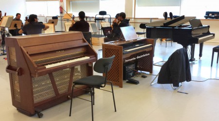 Armonio electrónico / Electronic harmonium :: Alquiler Instrumentos ...